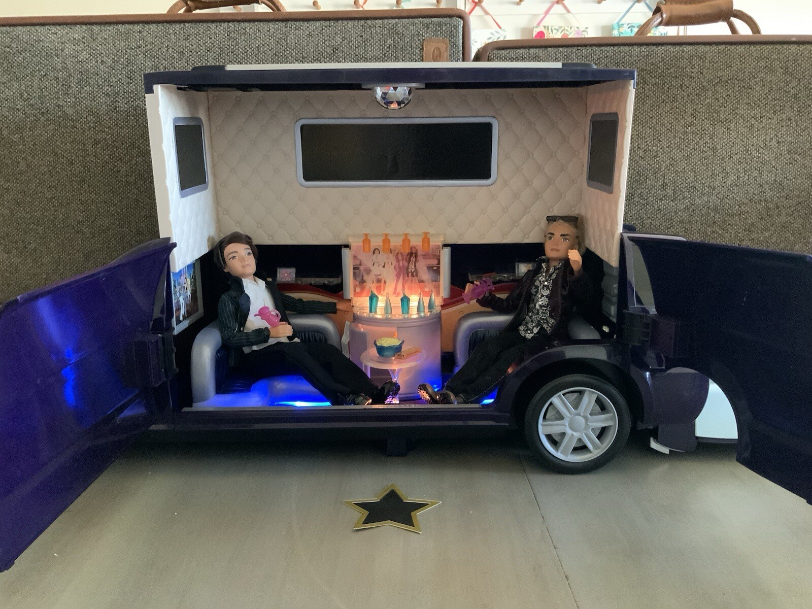 Barbie My Scene Goes To Hollywood Dolls~Dressing Room~Limo~Tons Of ...