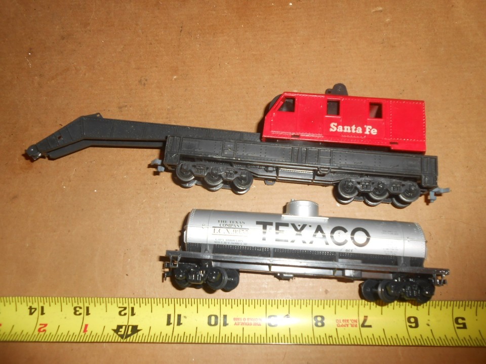 HO Scale Santa Fe Crane car & 9355 Texaco Tank car. as is. | eBay