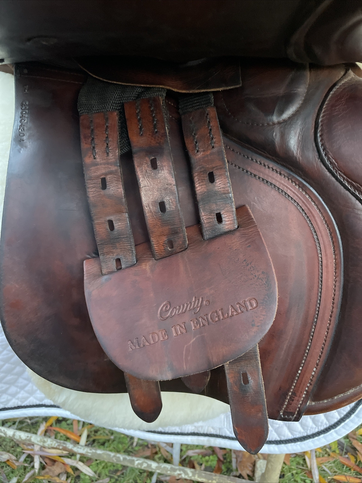 COUNTY SYMMETRY CLOSE CONTACT LEATHER ENGLISH JUMPING SADDLE -17.5 W | eBay