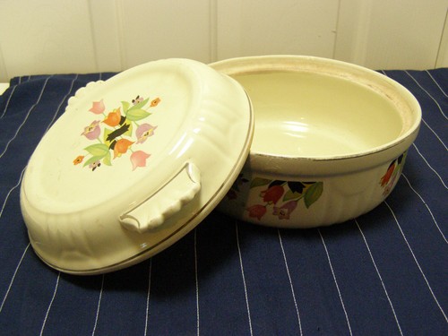 HALL CROCUS Pattern 8" RADIANCE CASSEROLE W/LID in very good condition ...