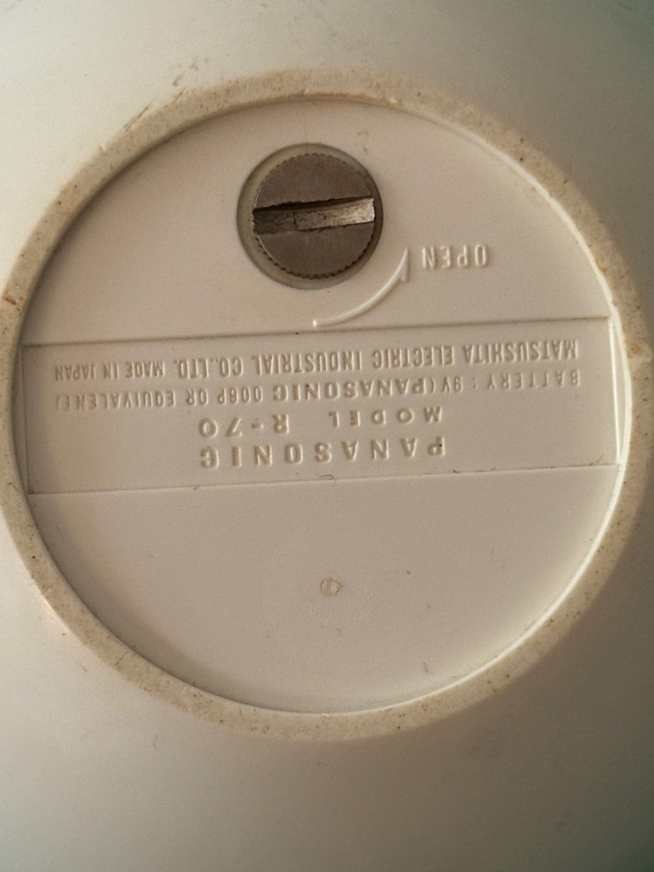 VINTAGE PANASONIC R-70 PANAPET ROUND WHITE TRANSISTOR AM RADIO & CHAIN ...