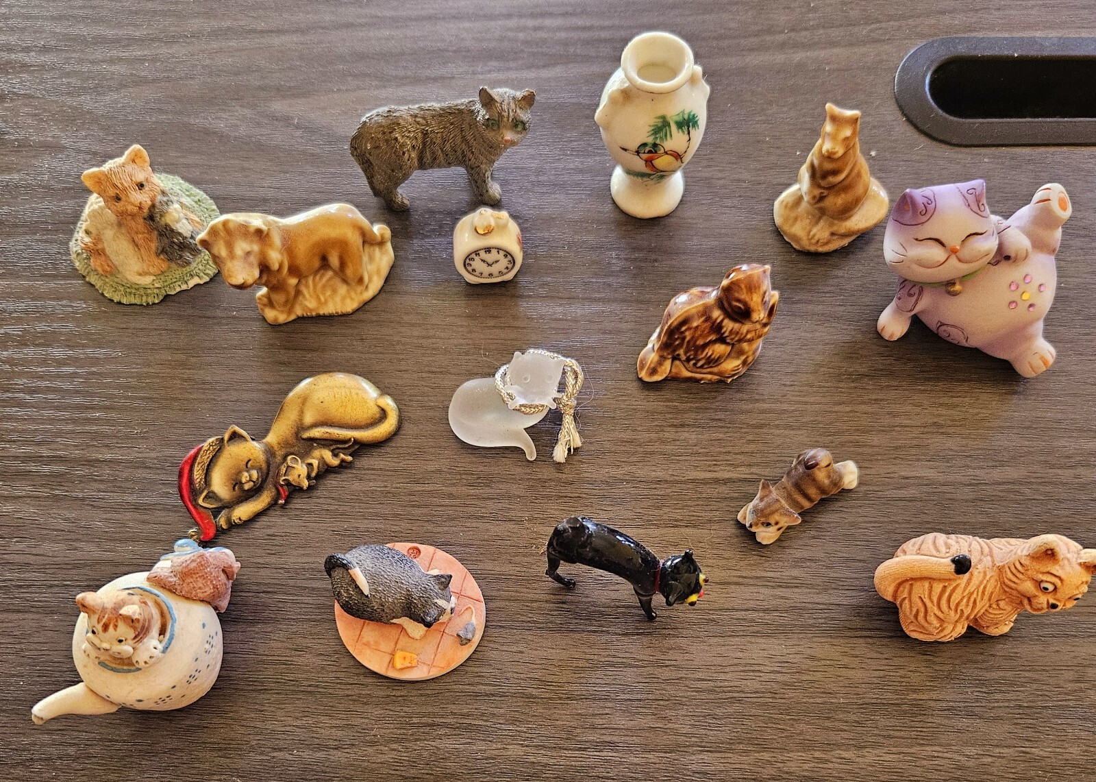 LUCKY CAT, PETER FAGAN HOME SWEET, SIGNED CAT PIN, & OTHER MINATURES ...