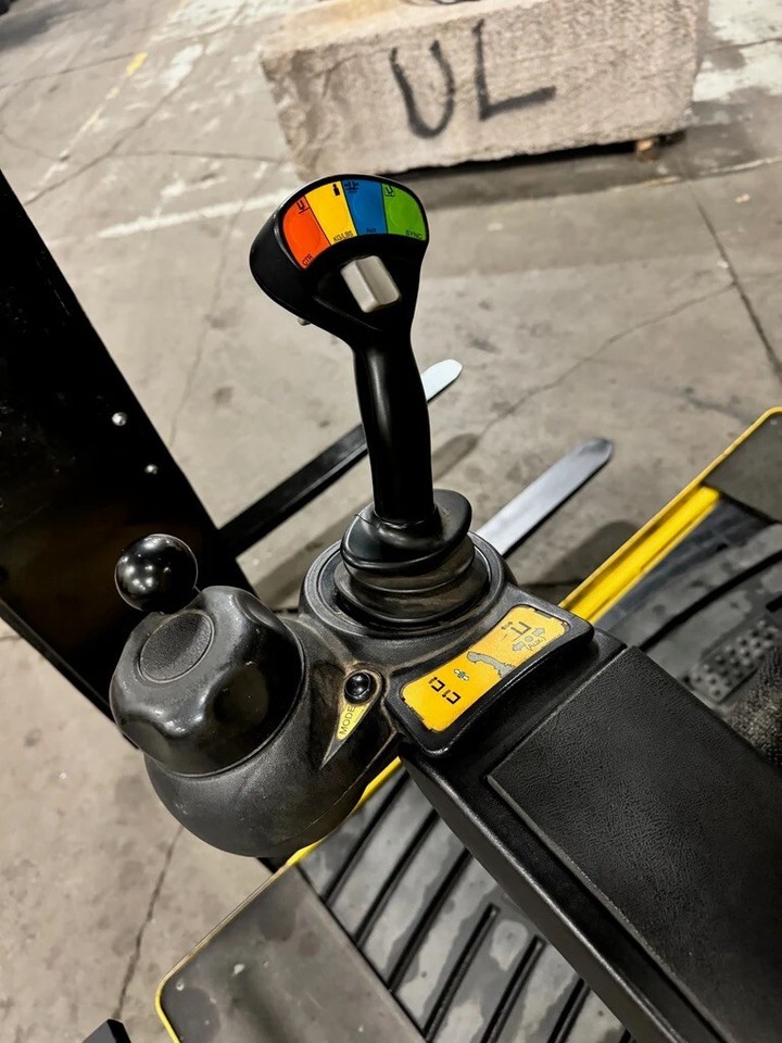 2012 Yale NTA030SB 3000 LB 3 Stage Mast 48 Volt Electric Man-Up Turret ...