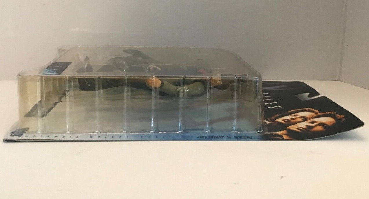 X-Files Agent Mulder Action Figure Lot - 1998 McFarlane Toys - UFO Area ...