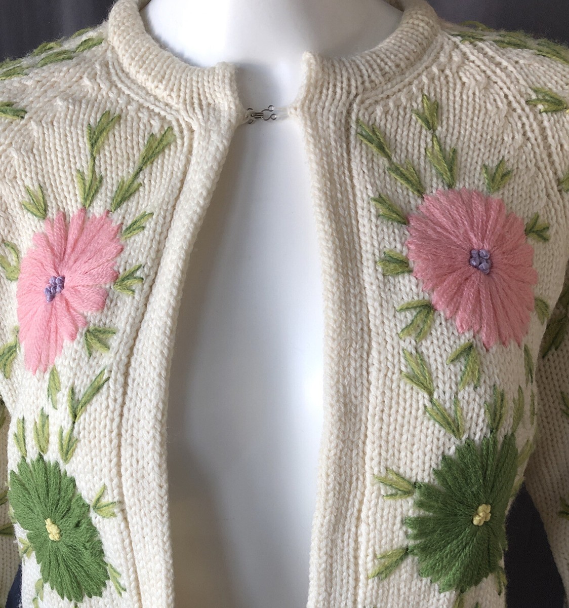 Vintage '40s '50s Flower Embroidered Knit Granny Boho Vintage '40s '50s Flower Embroidered Knit Granny Boho