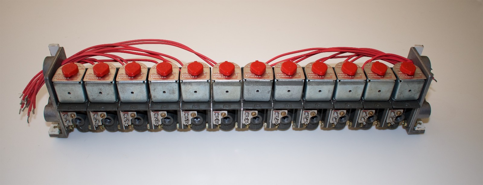 Asco bulletin 8318 air valve manifold, 12 solenoid valves,TESTED 3-m ...