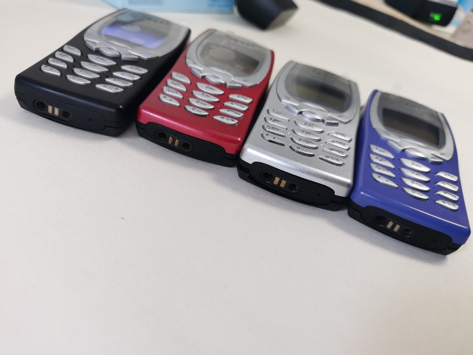 Unlocked Nokia 8250 GSM 900 / 1800 Mobile Phone Original Classic ...