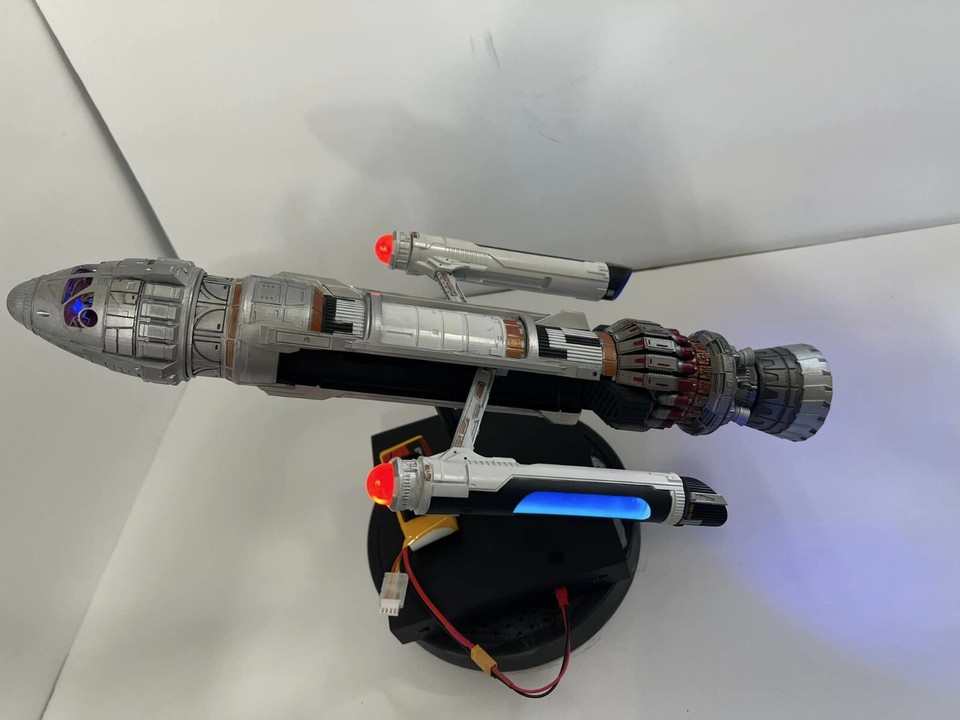 Robert James Models 1/32 Scale Phoenix Warp Ship from “Star Trek: First ...