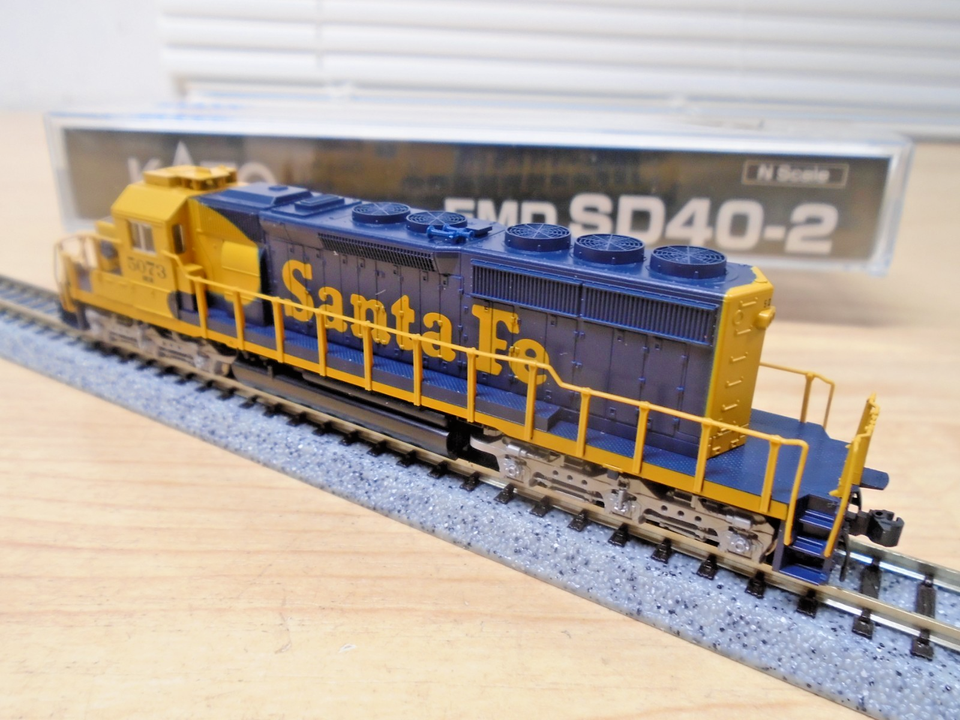 Kato Japan N Scale 176-8201 ATSF SD40 Diesel Loco 5073 Runs+Scale ...