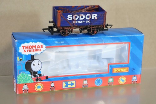 HORNBY R9056 THOMAS & FRIENDS WEATHERED SODOR SCRAP CO WAGON with LOAD ...