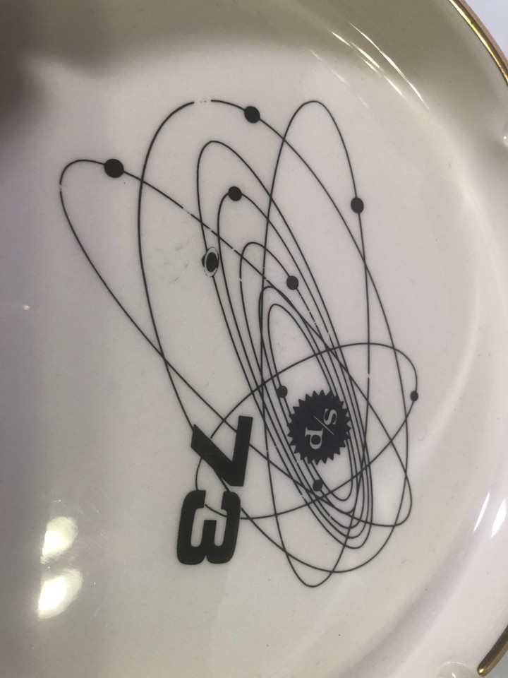 Vintage 73 Atomic Age ash tray white and gold 6 3/4 in. diameter | eBay