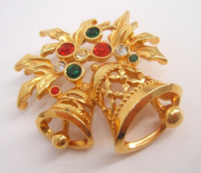 VINTAGE AVON CHRISTMAS PIN GOLD TONE BELLS RED GREEN WHITE RHINESTONES ...