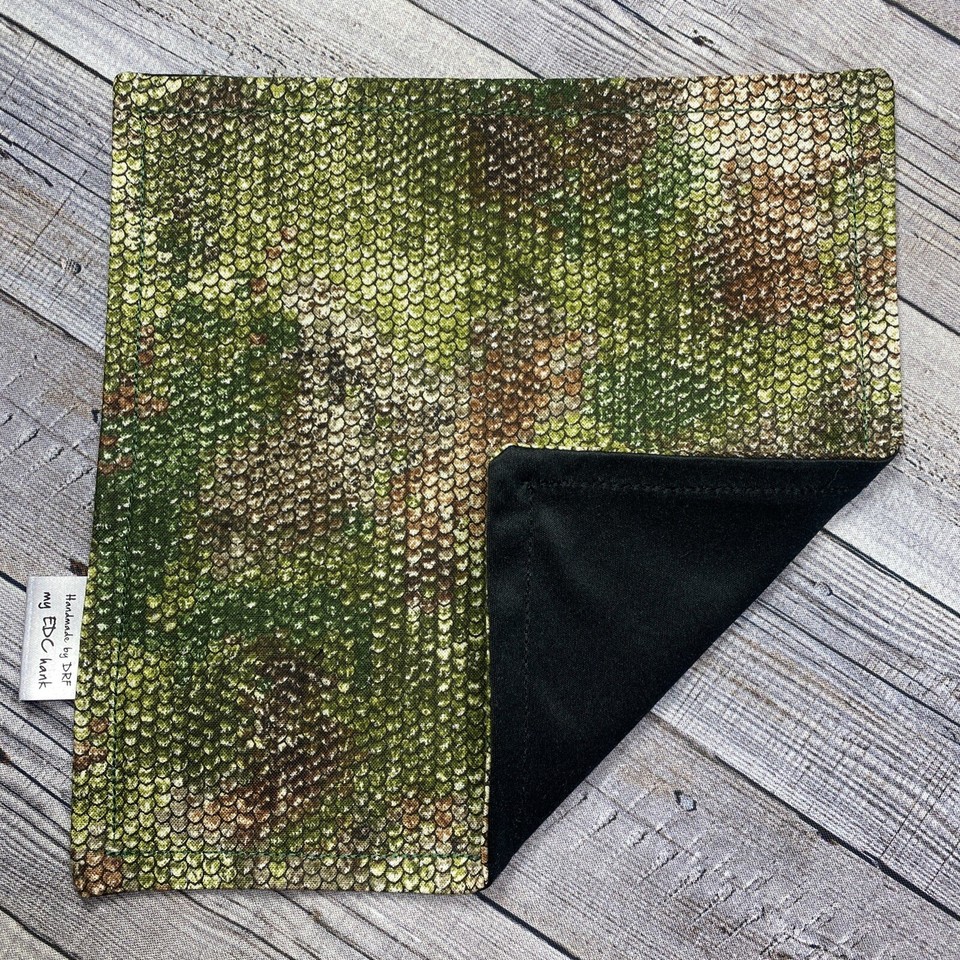 EDC HANK W/MICROFIBER BACK 8” - CAMOUFLAGE CAMO BEEHIVE BACKGROUND ...