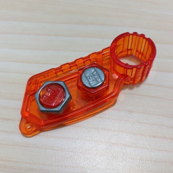 Salamander Beyblade Face Bolt