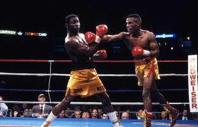 Oba Carr Throws A Punch To David Taylor OLD BOXING PHOTO | eBay