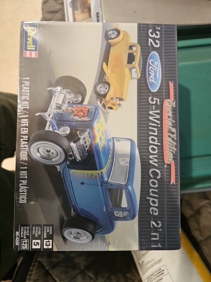 Revell 85-4228 1:25 '32 Ford 5-Window Coupe 2'n1 Car Model Kit- Sealed ...