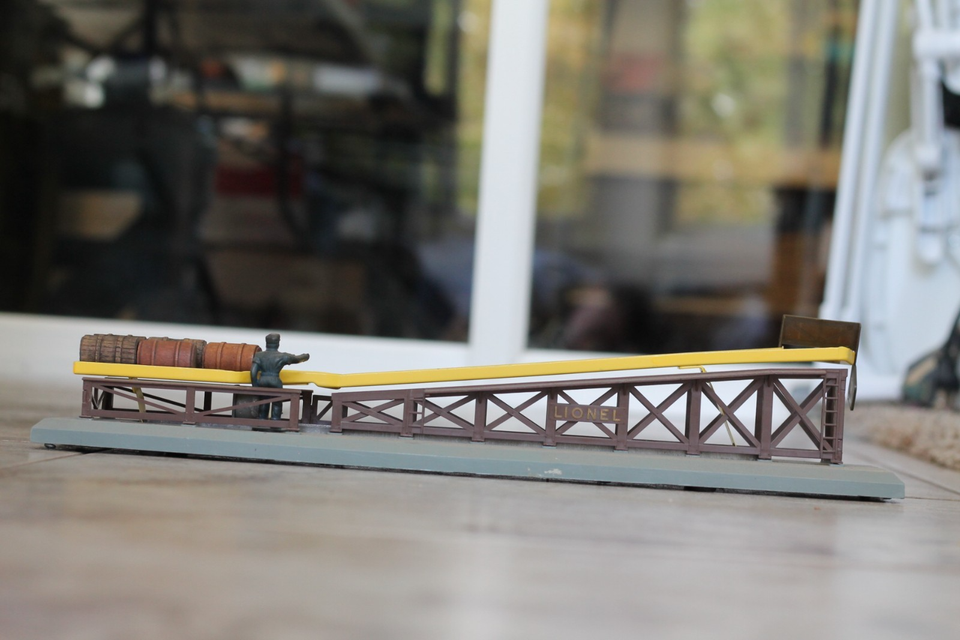 LIONEL O Gauge #362 Operating Barrel Loader | eBay