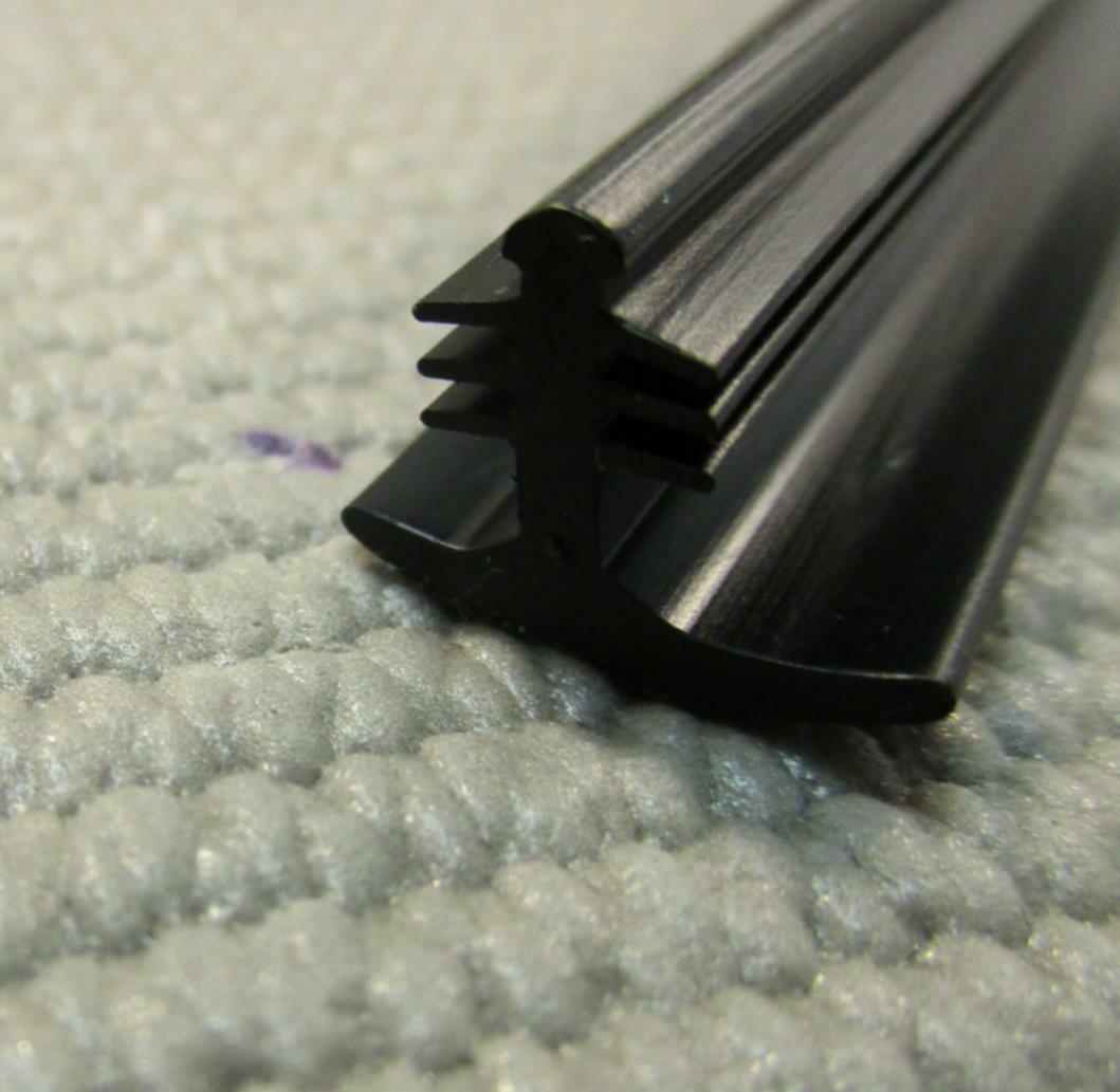 1982-1993 CHEVROLET S10 P-UP BLAZER GMC S15 WINDSHIELD BLACK RUBBER ...