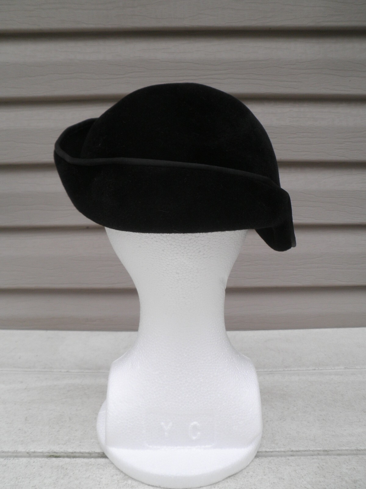 Vintage Ladies 1930's Asymmetrical Velour Hat Size 2… - Gem