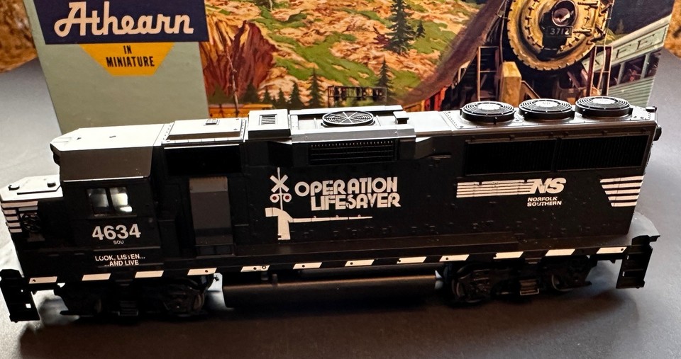 HO Gauge Athearn Norfolk & Southern GP60 Diesel Loco (NIB) | eBay