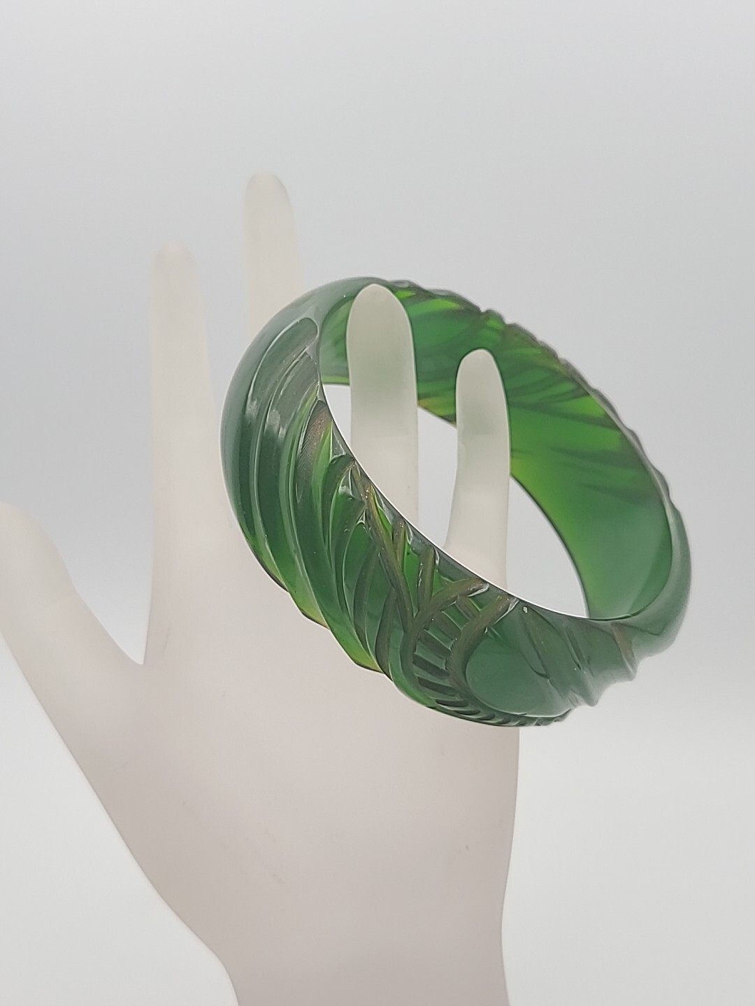 Fabulous Vintage Deeply Carved Prystal Green Bakelite Bangle - 2.5 In ...