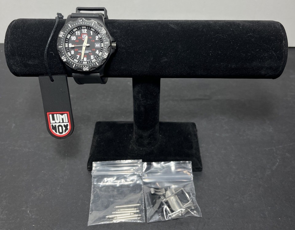 LUMINOX 8400 200m Black Dial Men's Diver Professional Watch W/Carrying ...