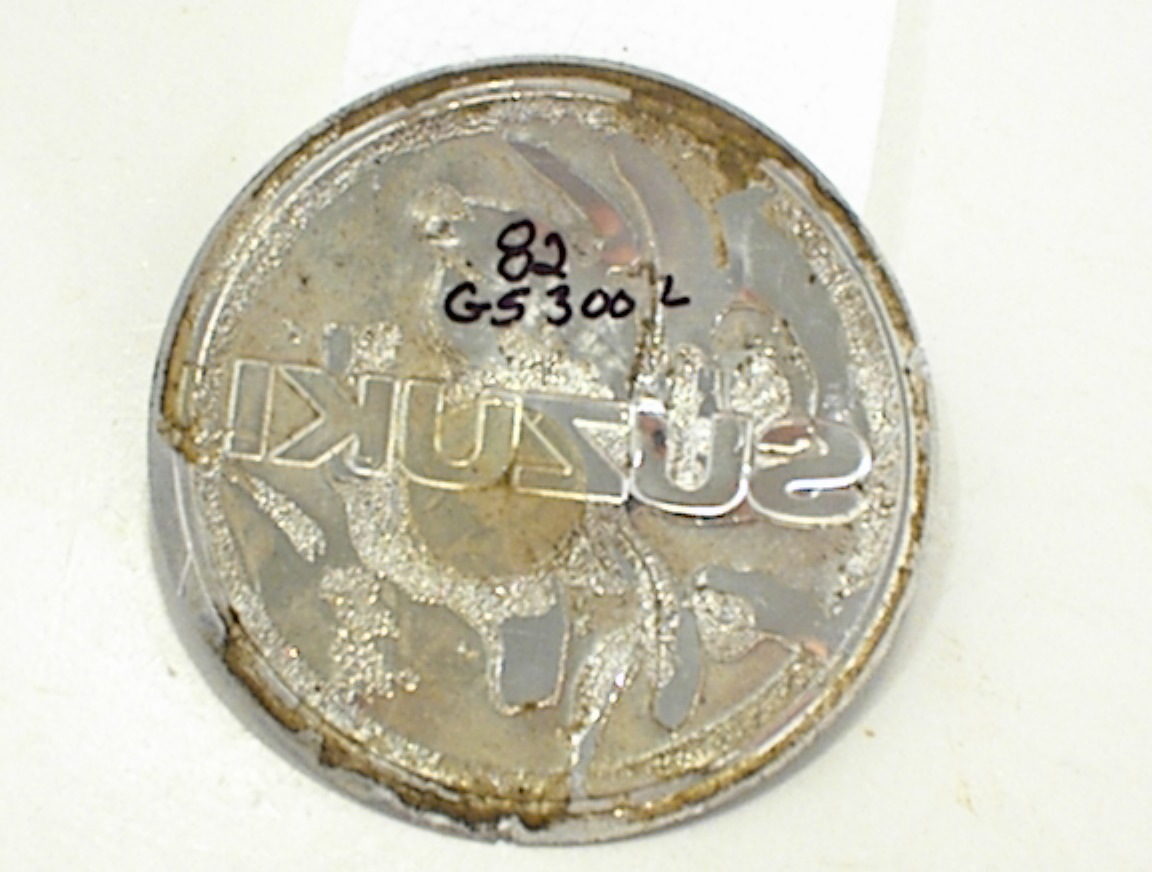 SUZUKI TSCC EMBLEM COVER GS300L 1982 GS 300 L | eBay