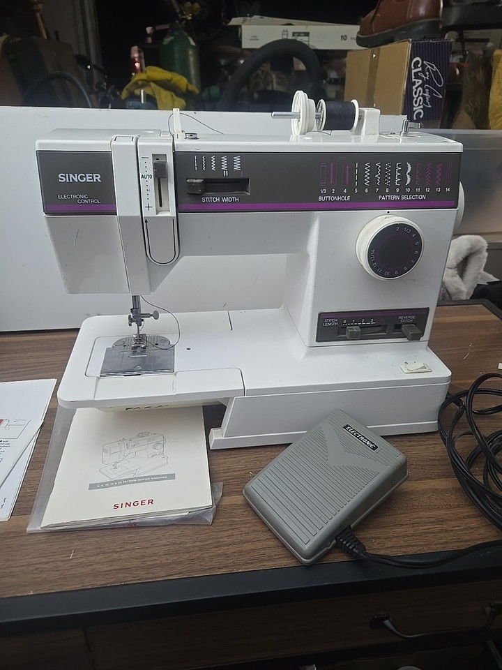 Vintage Singer Sewing Machine, Model 9420 T Foot Pedal & Power Cord ...