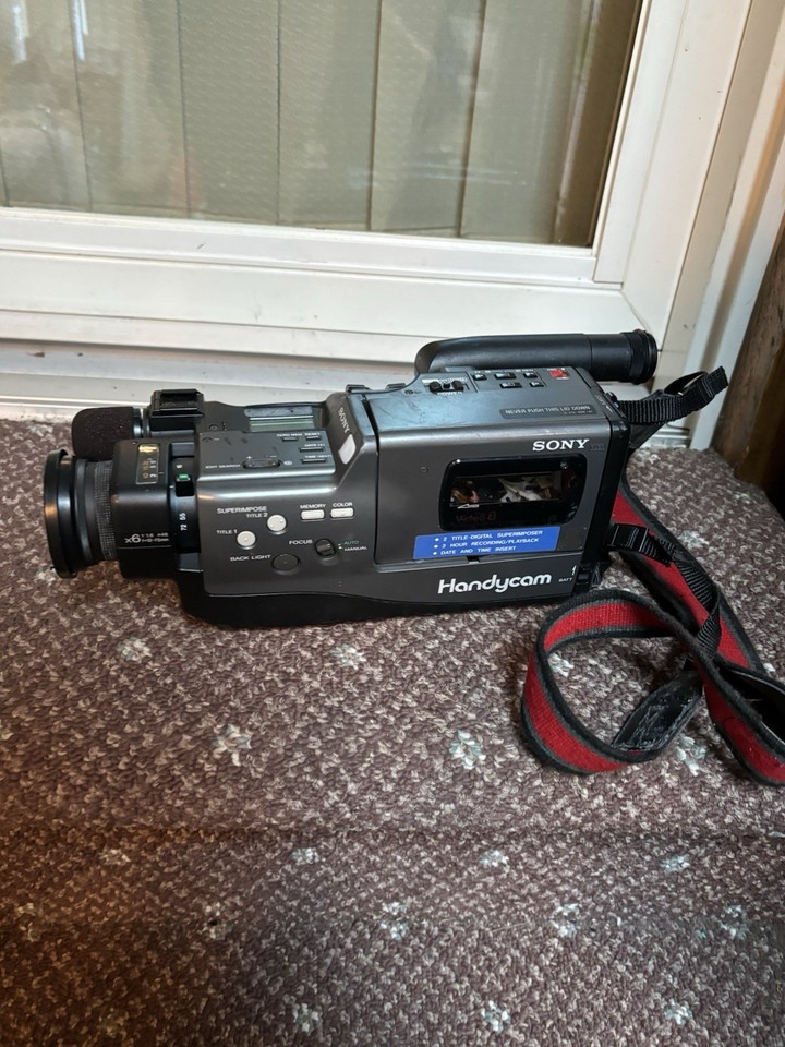 SONY HANDYCAM VIDEO 8 CCD-F30 PORTABLE VIDEO CAMERA RECORDER Untested ...