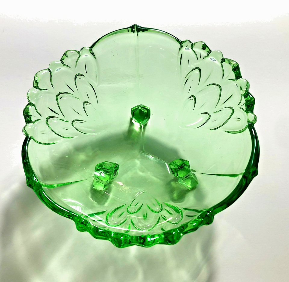 F). SWEET LITTLE VINTAGE ART DECO GREEN URANIUM DEPRESSION GLASS DISH ...