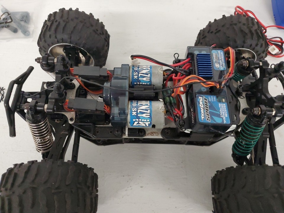 Nice Losi Mini LST 1/18 Scale Electric RC Monster Truck W Box Vintage ...