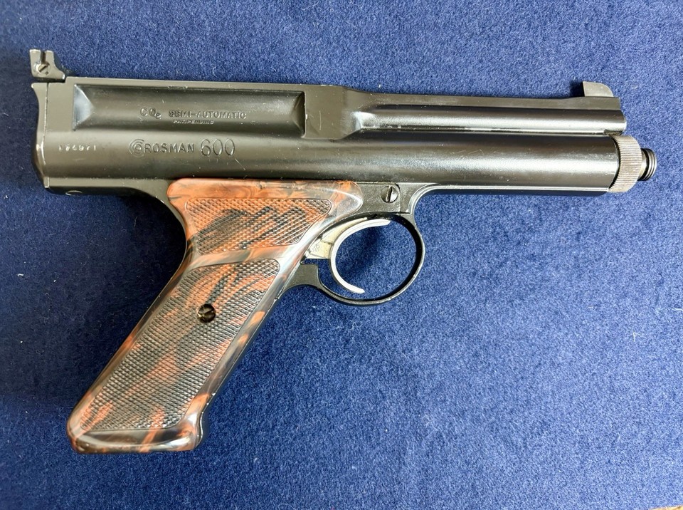Crosman Model 600 Semi-Automatic Air Pellet Pistol .22cal Checkered ...