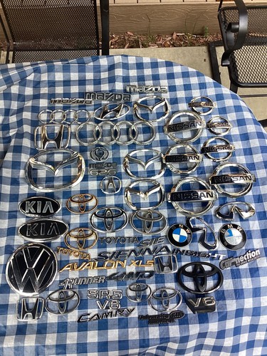 Lot of 53 Vintage Auto Emblems | Toyota Mazda Volkswagen Audi BMW KIA ...