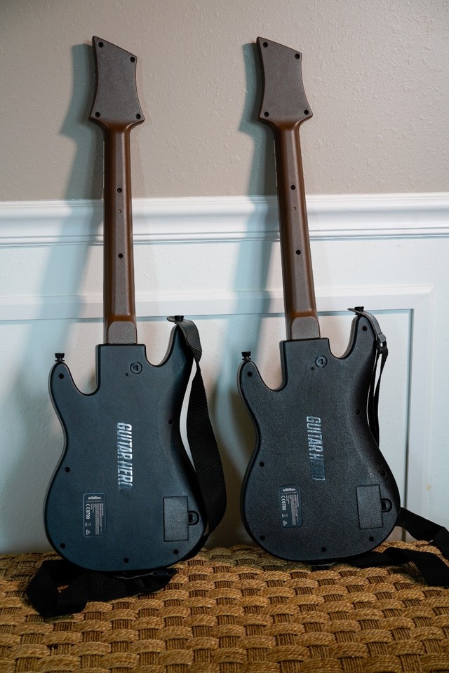 Activision (2) Xbox One Guitar Hero Live Wireless Guitar Controllers ...