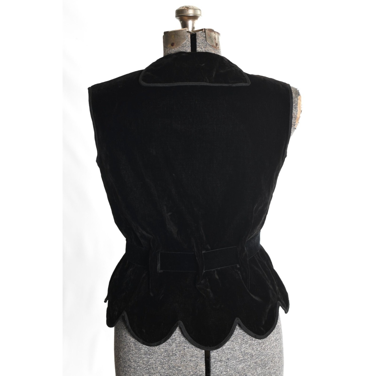 Antique 1800s Victorian Medium Black Velvet Scalloped… - Gem