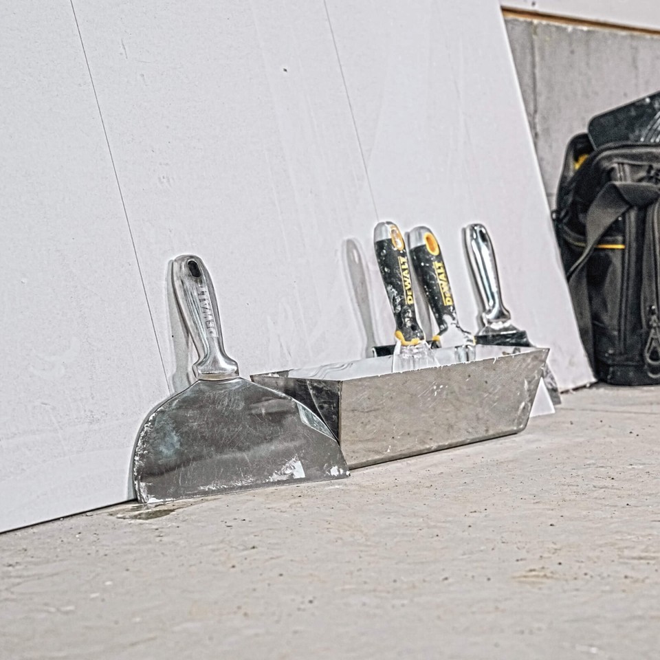 DEWALT 16" Drywall Mud Pan Heli-Arc Weld Contoured Bottom | DXTT-2-336 ...