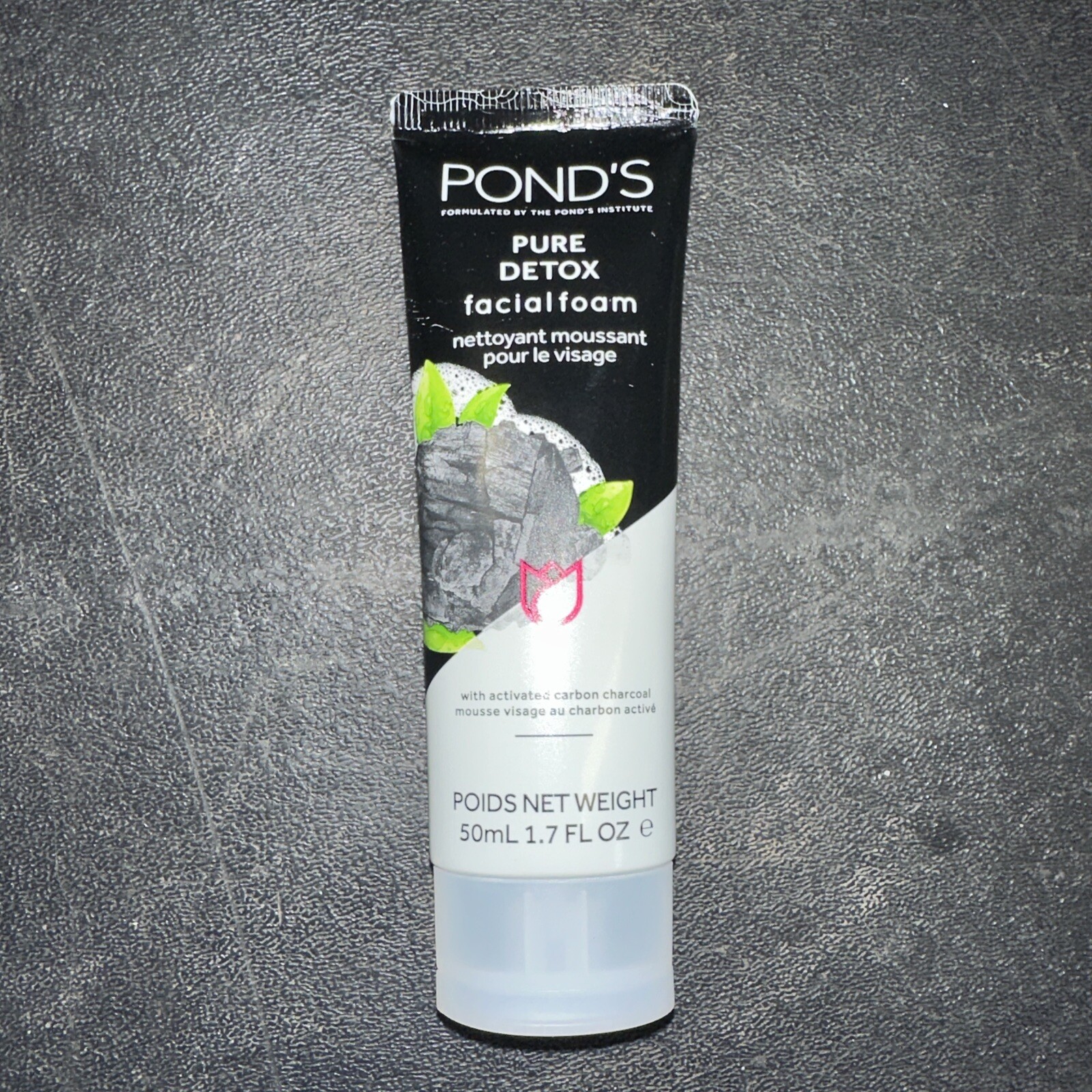 Ponds Pure Detox Facial Foam. Activated Charcoal Exfoliator and Scrub ...