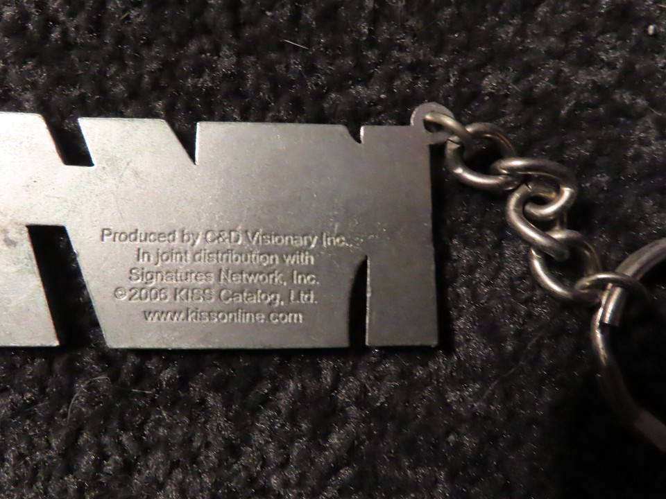 KISS Keychain Red Enamel Metal Logo Gene Simmons Sealed 2006 paul ...