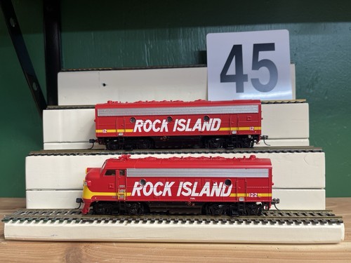 HO Scale Rock Island F Units- One Powered And One Dummy | eBay