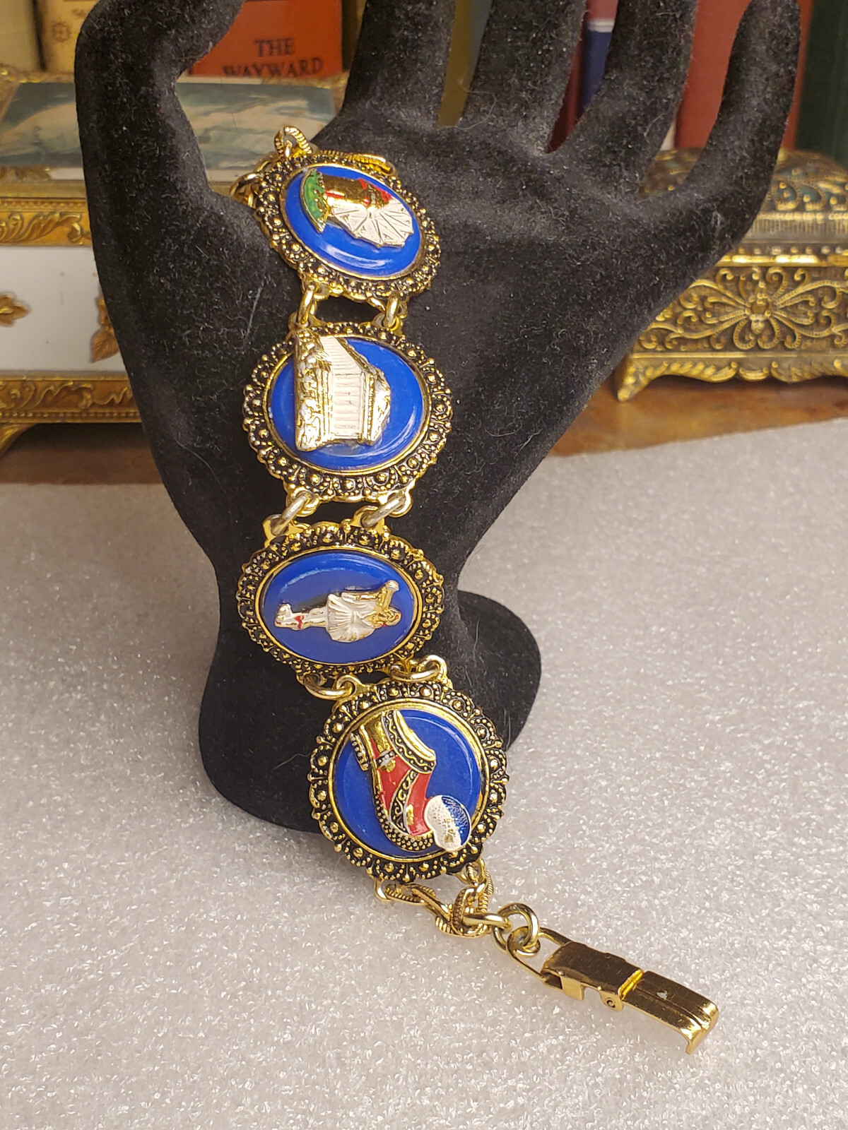 Vintage Ornate Greek Iconic Symbols Gold Tone Lightwe… - Gem