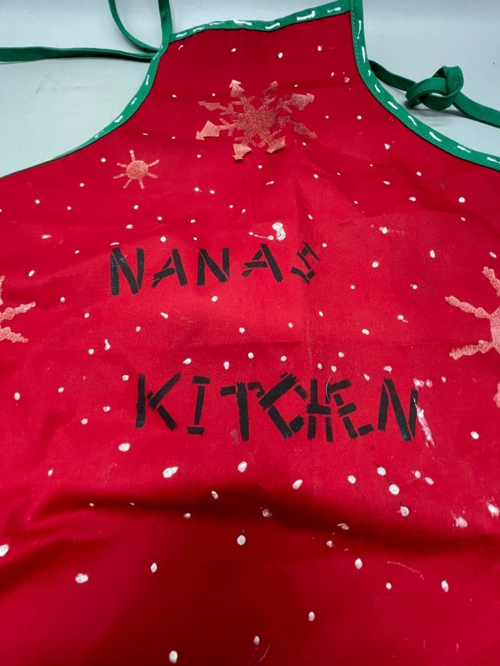 Innovo inc. apron hand decorated Nanas kitchen Christmas cotton red ...