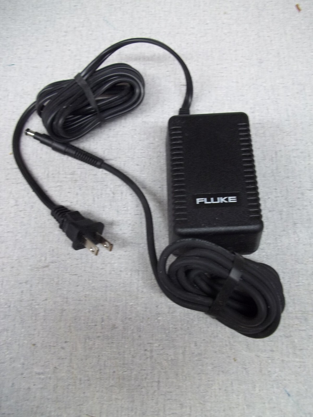 Fluke BC190/813 15W AC Line Voltage Adapter/Battery Charger for ...