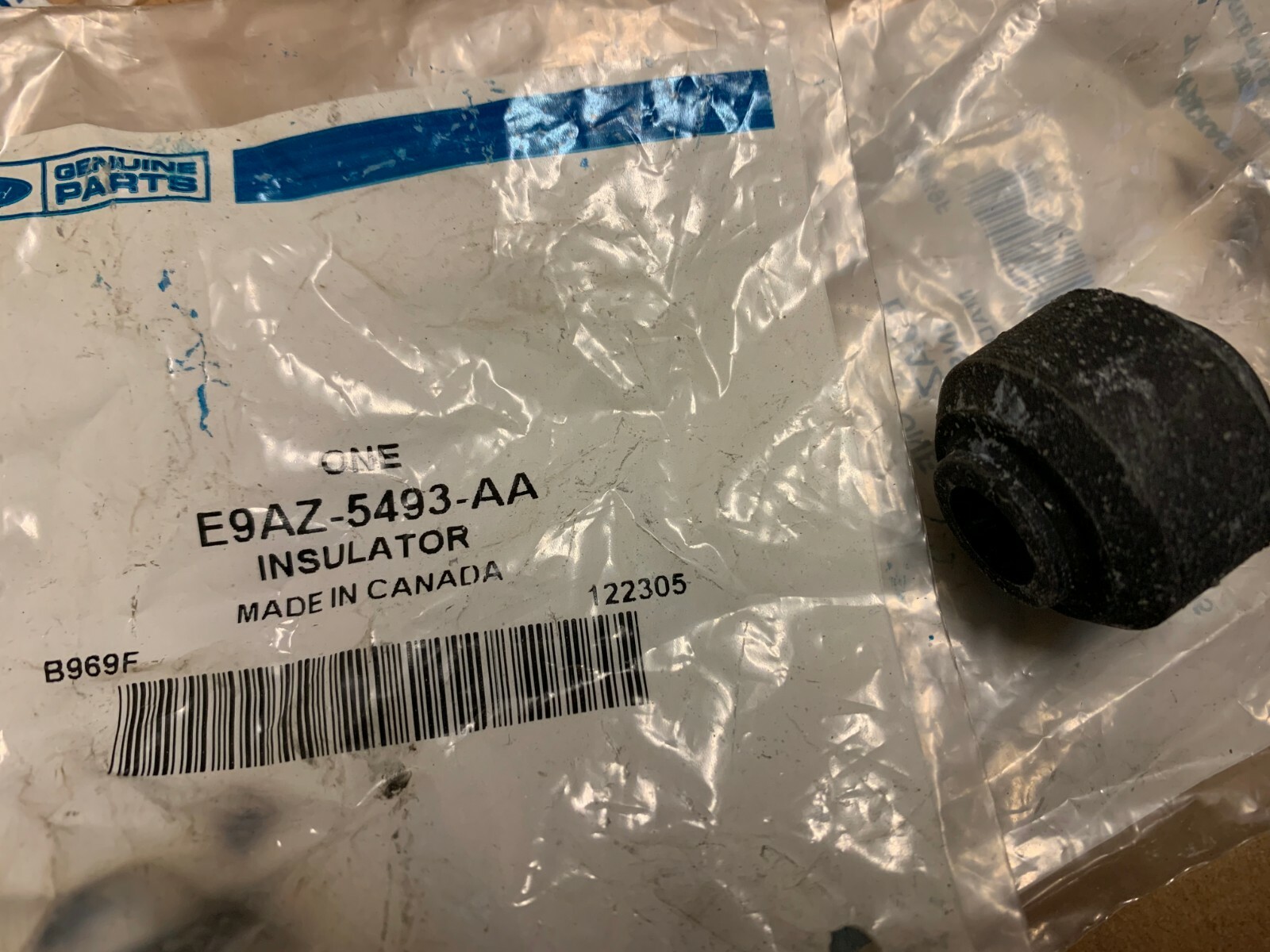 ONE GENUINE FORD REAR STABILIZER SWAY BAR INSULATOR E9AZ-5493-AA | eBay