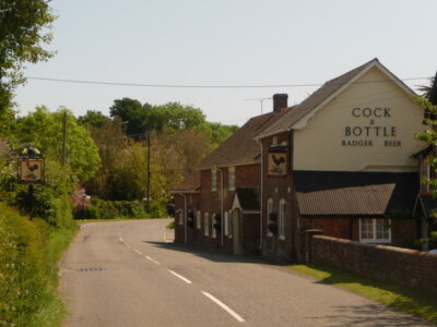 Photo 6x4 Morden: the Cock & Bottle East Morden A fine country pub with ...