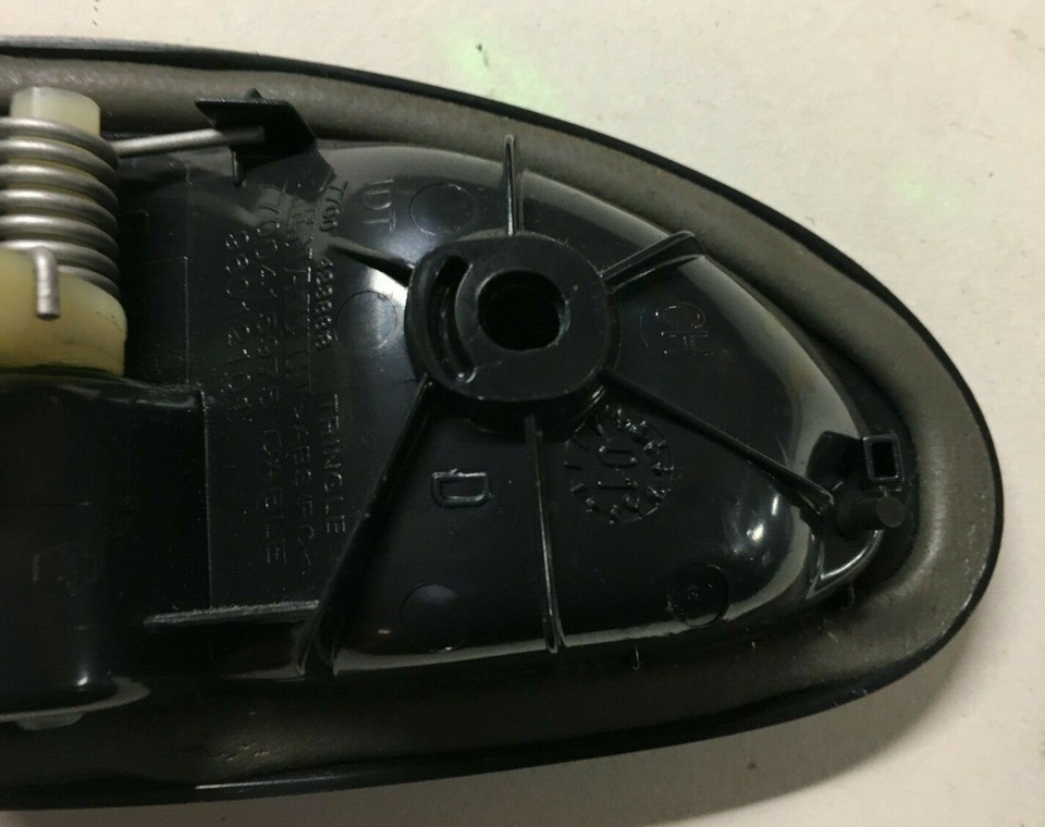 Renault Clio MK2 - Drivers Side Front Interior Door Handle - Right ...
