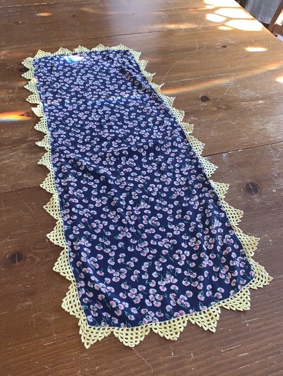 VTG 1930s Floral Dress Print Rayon Table Runner Doily Hand-Crochet Edge ...