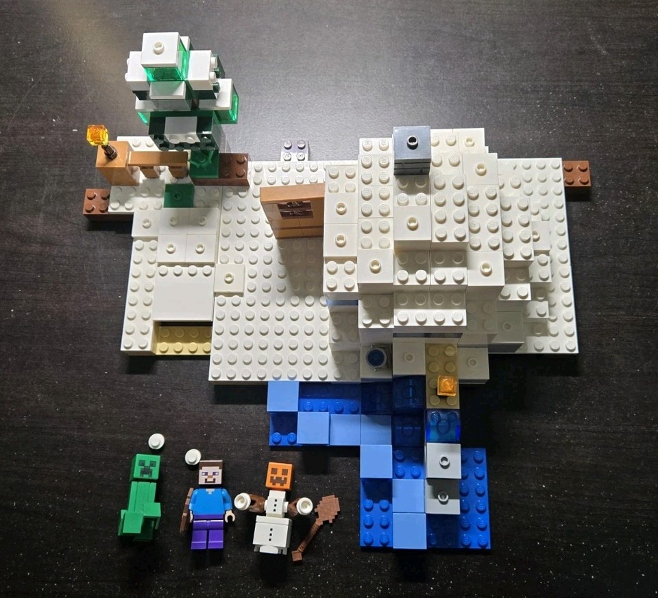 LEGO Minecraft 21120 The Snow Hideout Retired 100% Complete w/Manual ...
