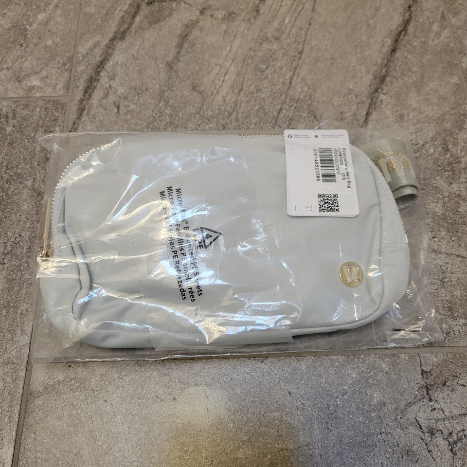 Everywhere Belt Bag 1L Woodmark Color White Opal Raw Linen White gold ...