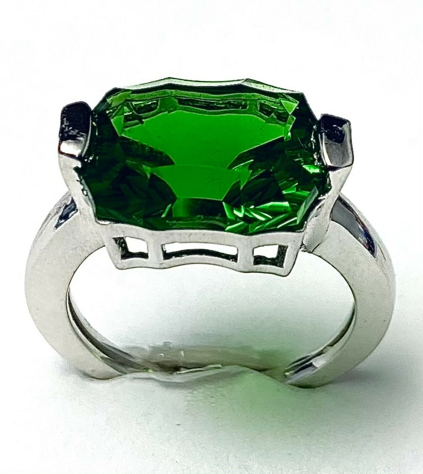 R4550G Unique Cut Mt St Helens Green Helenite 10x12mm 4.2Ct Sterling ...