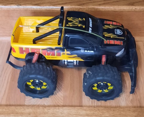New Bright RC Dodge Ram Blk yellow HEMI Truck 1/10 Battery Charger ...